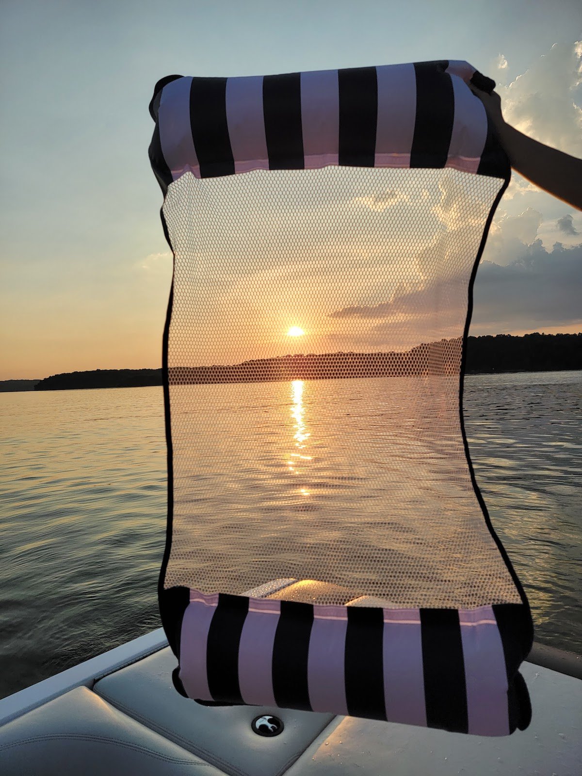 The Dangerously Comfortable $13 Pool Float You Never Have To Worry ...